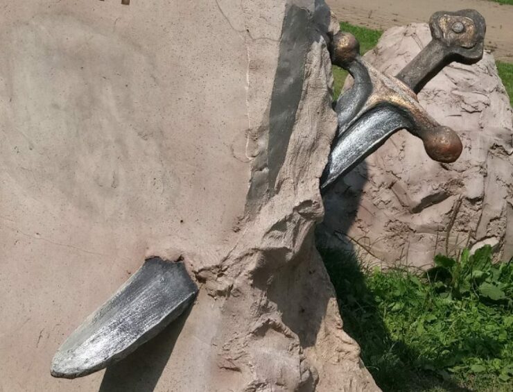 10 Russian Swords Types, Characteristics & History