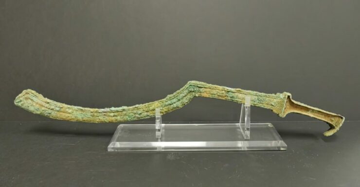 16 Types of Curved Blade Swords From Around the World