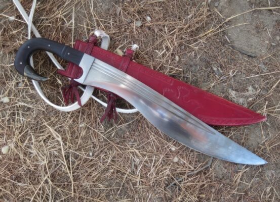 16 Types of Curved Blade Swords From Around the World