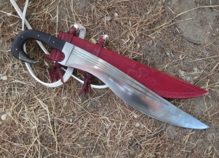 16 Types of Curved Blade Swords From Around the World