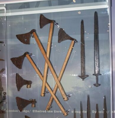 Axe vs Sword: Which is the Better Weapon?