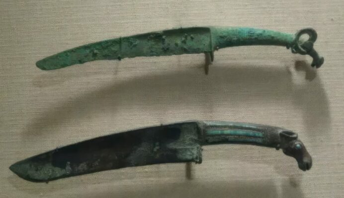 16 Types of Chinese Curved Swords