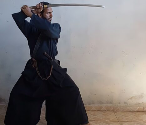 Japanese Sword Stances: 10 Basic Kamae for Beginner Samurais