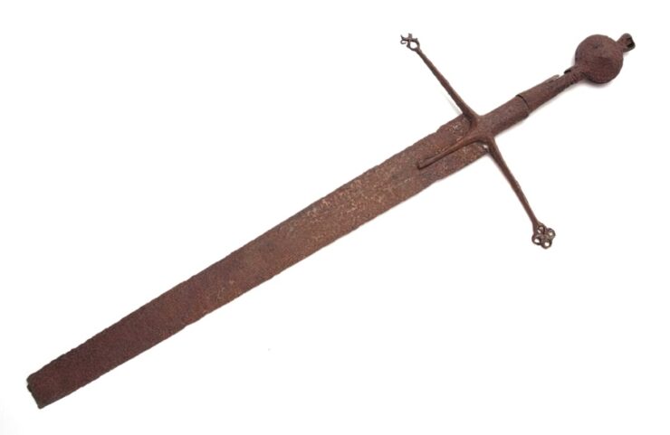 The Origins and Historical Significance of the Highland Claymore
