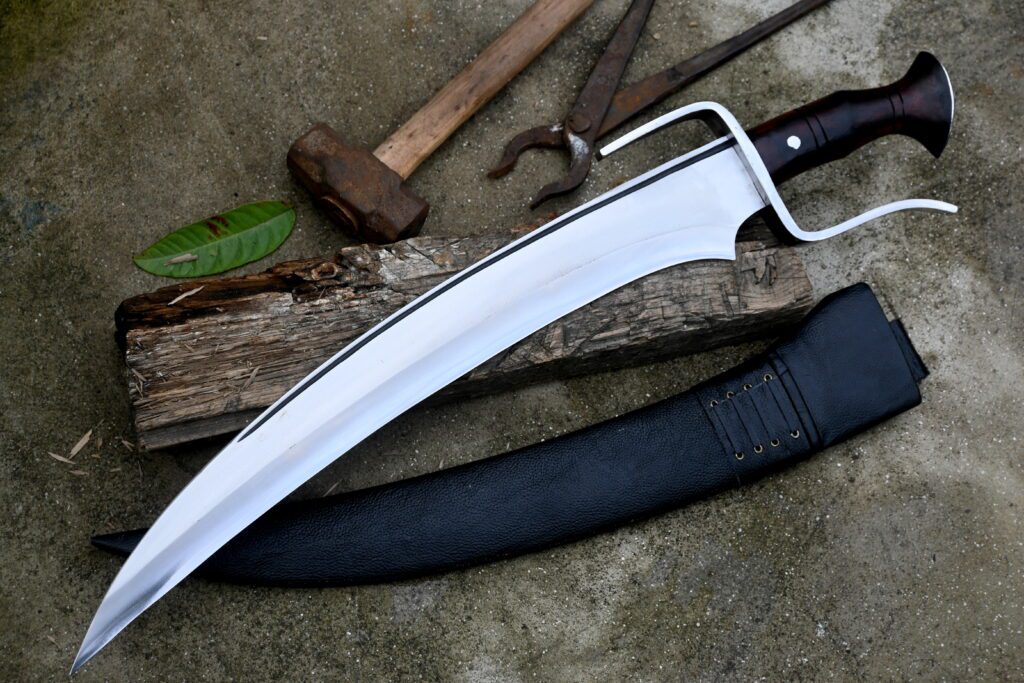 Kortada Sword with Knuckle Guard and Inside Sharpened Edge