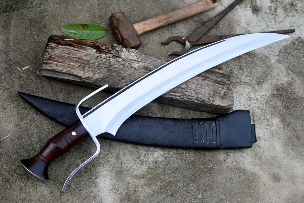 Kortada Sword with Knuckle Guard and Inside Sharpened Edge