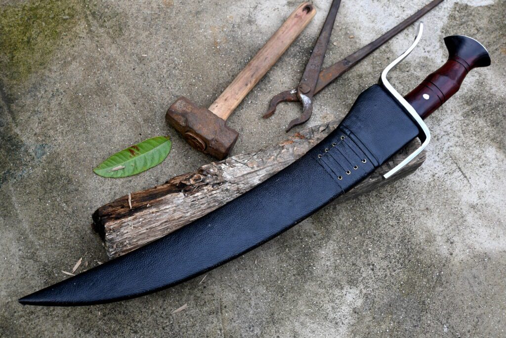 Kortada Sword with Knuckle Guard and Inside Sharpened Edge